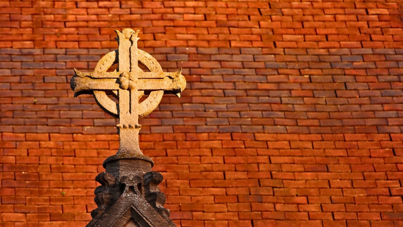 Do Anglicans Wear Crucifixes